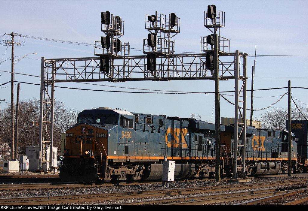Westbound CSX 5450